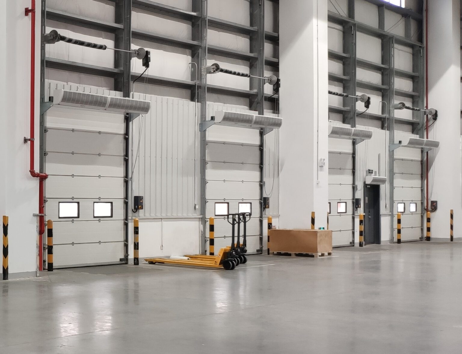 Vertical Lift Sectional Doors: Advantages, Applications And Technology ...