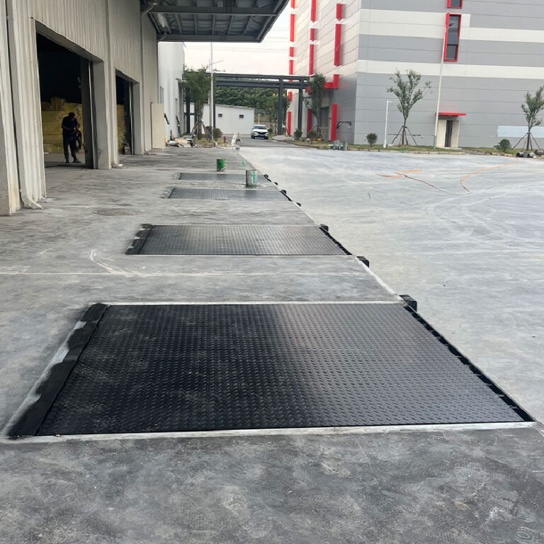 Dock Leveler in Warehouse - High Speed Door-SEPPES